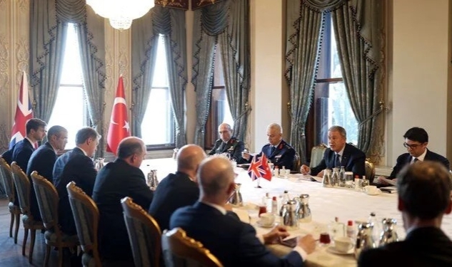Türkiye, İtalya ve İngiltere Savunma Bakanları Arasında Üçlü Görüşme ... Türkiye, İtalya ve İngiltere Savunma Bakanları Arasında Üçlü Görüşme ...